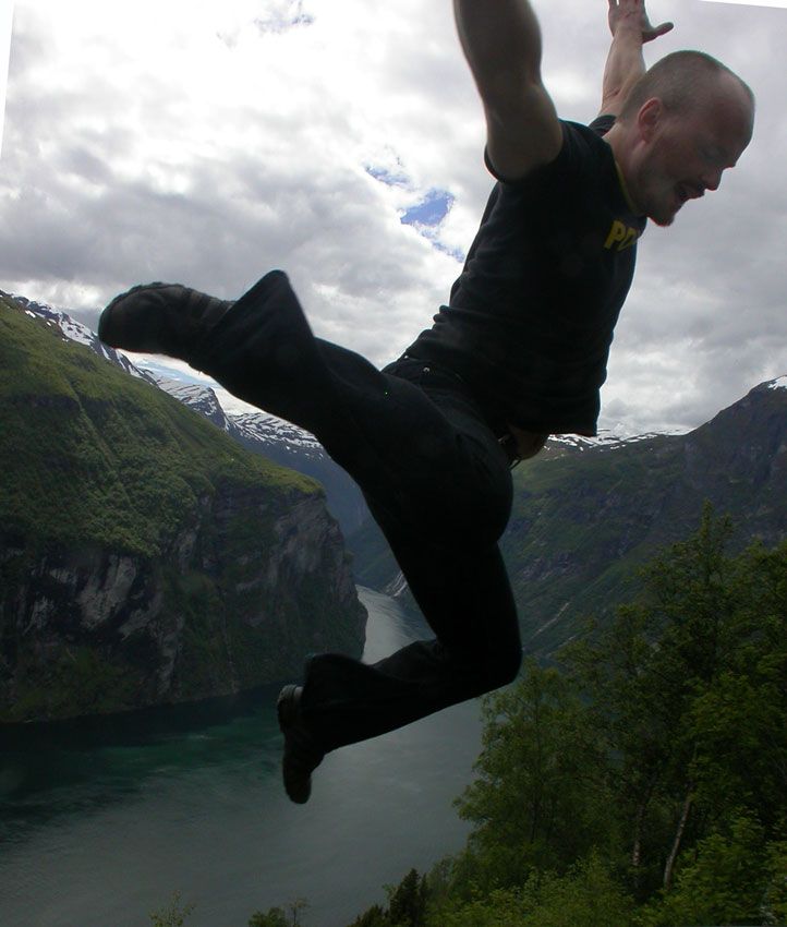 【free-falling】什么意思_英语free-falling的翻译_音标_读音_用法_例句_在线翻译_有道词典